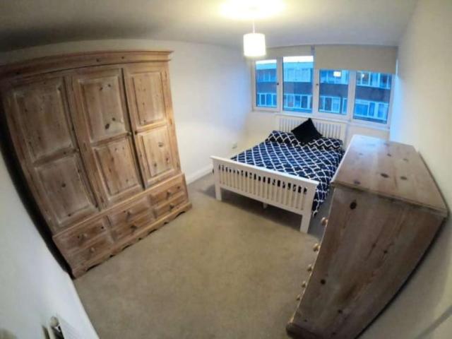 4 Bedroom Shared Living/roommate London London 94671782