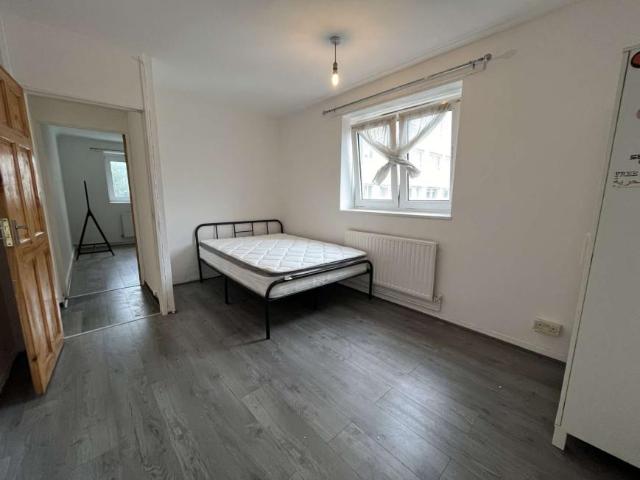 4 Bedroom Shared Living/roommate London London 94983511