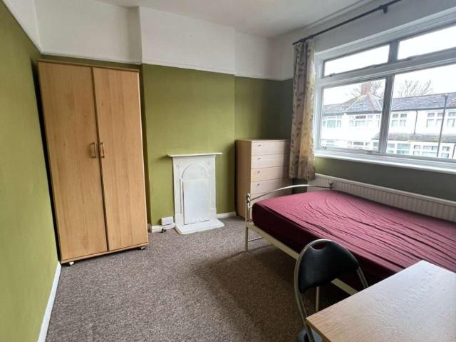 4 Bedroom Shared Living/roommate London London 94085731