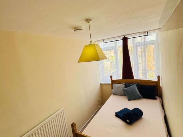 4 Bedroom Shared Living/roommate London London 95662930