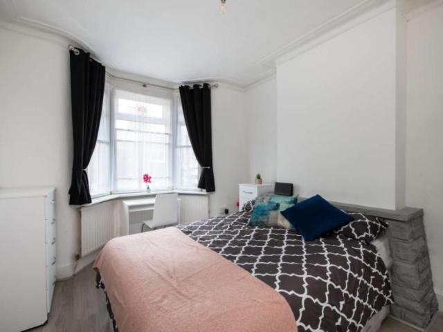 4 Bedroom Shared Living/roommate London London 95119590