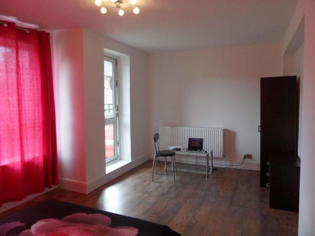 4 Bedroom Shared Living/roommate London London 97809705