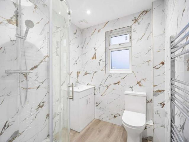 4 Bedroom Shared Living/roommate London London 98790398