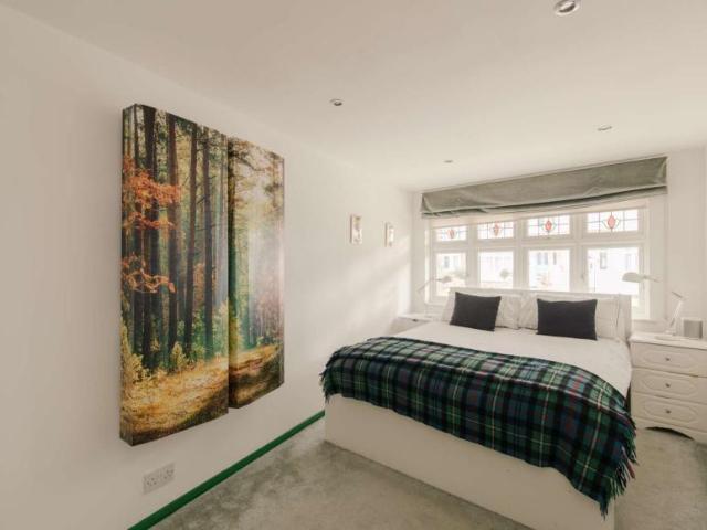 4 Bedroom Shared Living/roommate London London 98057437