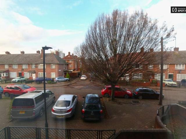 4 Bedroom Shared Living/roommate London London 98385935