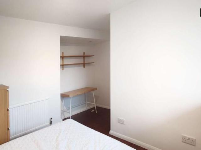 4 Bedroom Shared Living/roommate London London 99724540
