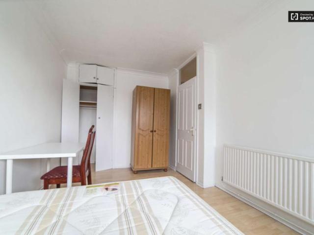 4 Bedroom Shared Living/roommate London London 99724613