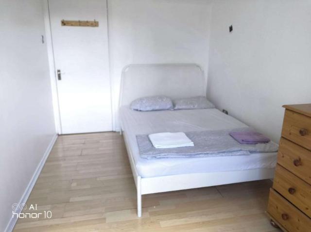 4 Bedroom Shared Living/roommate London London 99724702