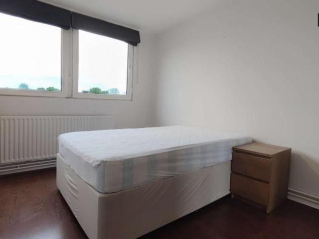 4 Bedroom Shared Living/roommate London London 99724873