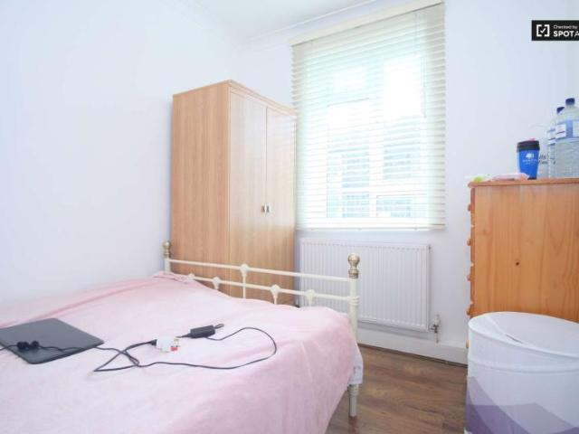 4 Bedroom Shared Living/roommate London London 99724319