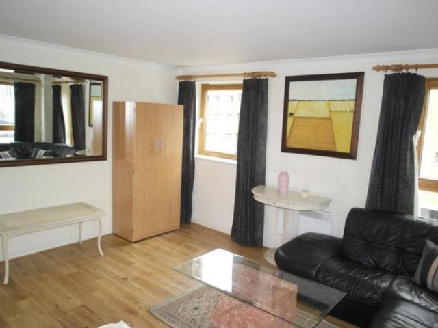 4 Bedroom Shared Living/roommate London London LS90559371