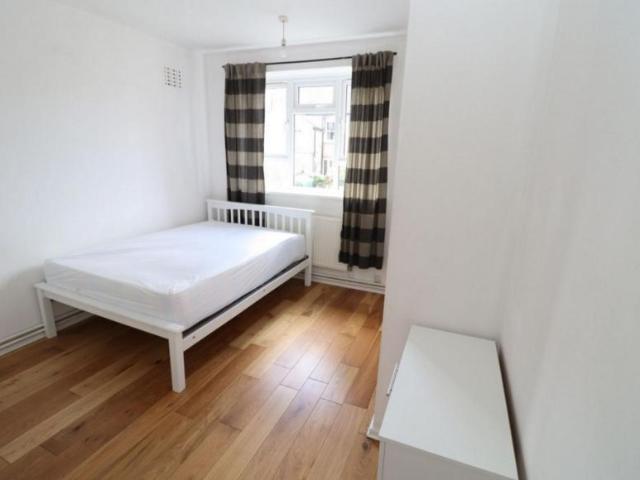 4 Bedroom Shared Living/roommate London London LS90559331