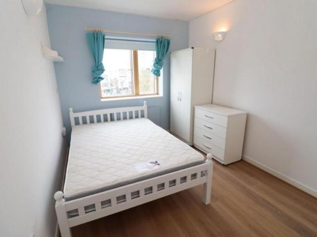 4 Bedroom Shared Living/roommate London London LS90559452