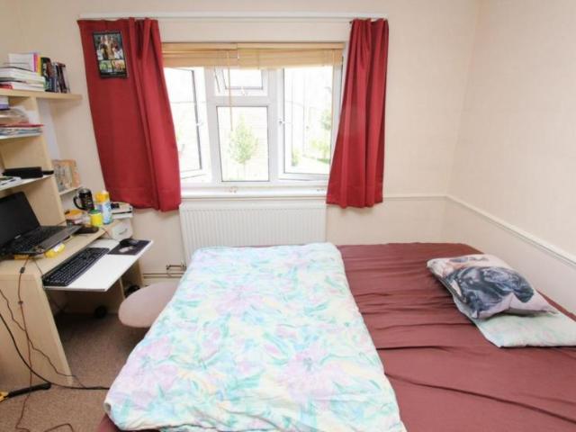 4 Bedroom Shared Living/roommate London London LS90559464