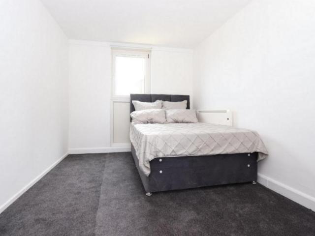 4 Bedroom Shared Living/roommate London London LS90559491