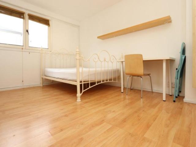 4 Bedroom Shared Living/roommate London London LS90559405