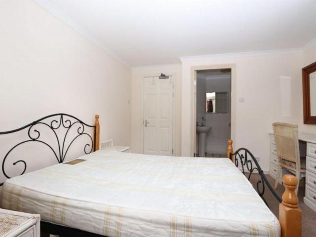 4 Bedroom Shared Living/roommate London London LS90559412
