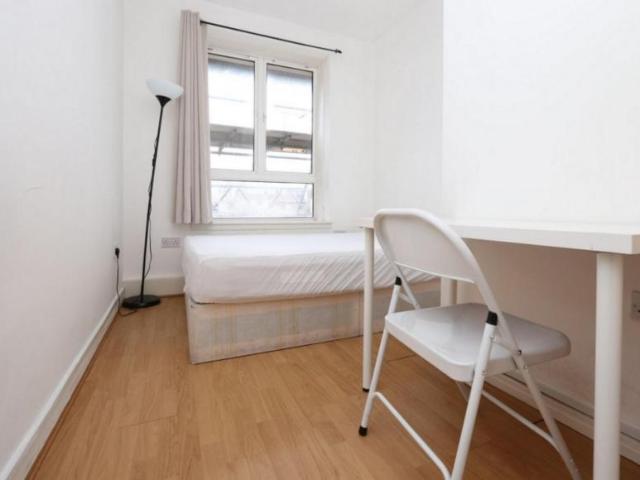 4 Bedroom Shared Living/roommate London London LS90559557