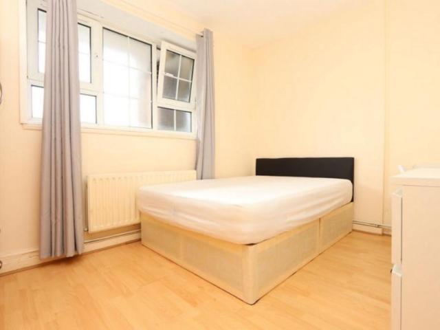 4 Bedroom Shared Living/roommate London London LS90559532