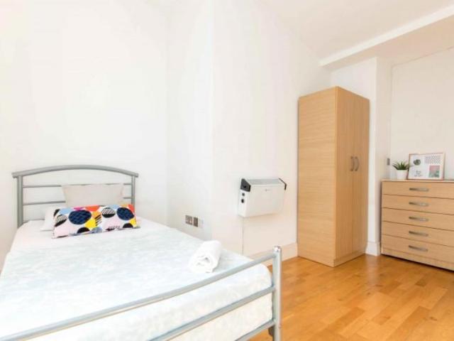 4 Bedroom Shared Living/roommate London London LS90559694