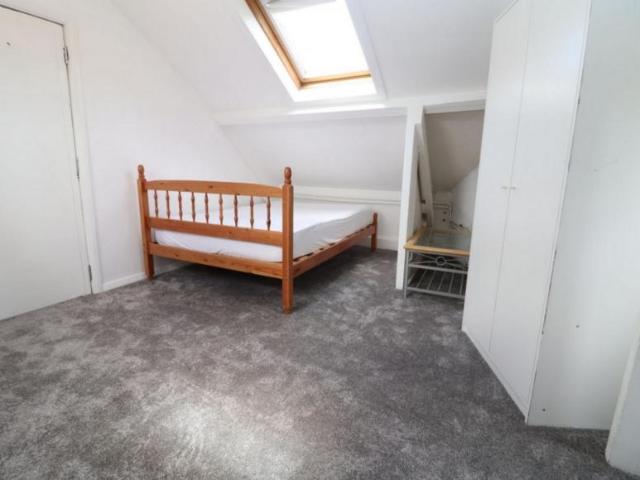4 Bedroom Shared Living/roommate London London LS90559749