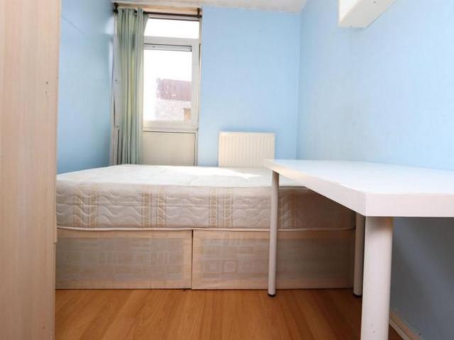 4 Bedroom Shared Living/roommate London London LS90559756