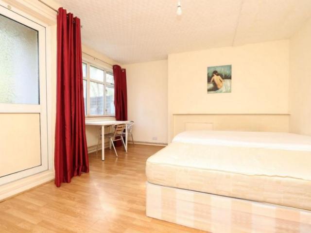 4 Bedroom Shared Living/roommate London London LS90559780
