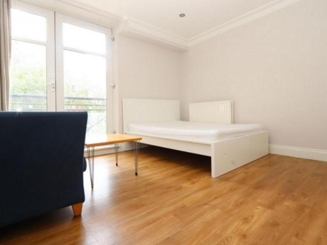 4 Bedroom Shared Living/roommate London London LS90559736