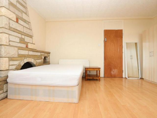 4 Bedroom Shared Living/roommate London London LS90559871