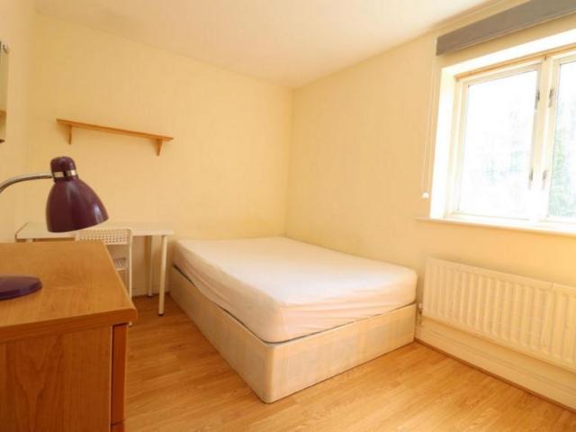 4 Bedroom Shared Living/roommate London London LS90559948