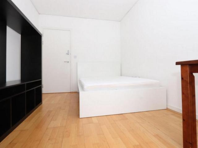 4 Bedroom Shared Living/roommate London London LS90559985