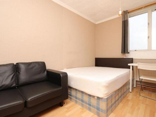 4 Bedroom Shared Living/roommate London London LS90559917