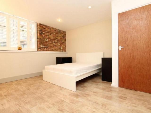 4 Bedroom Shared Living/roommate London London LS90559927