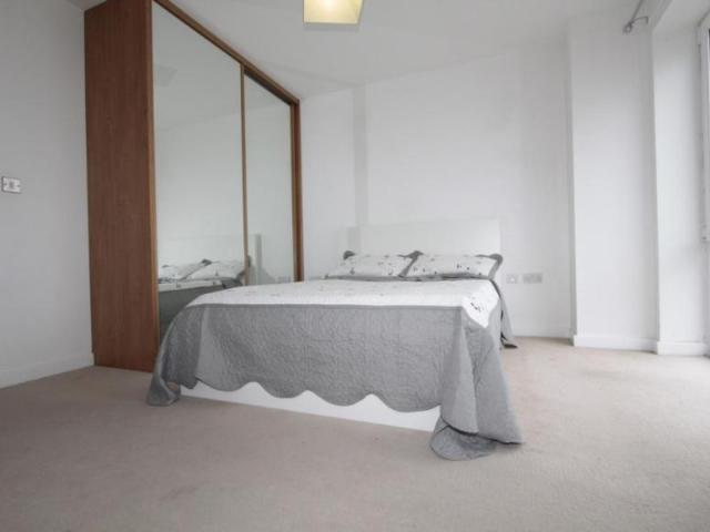 4 Bedroom Shared Living/roommate London London LS90559926