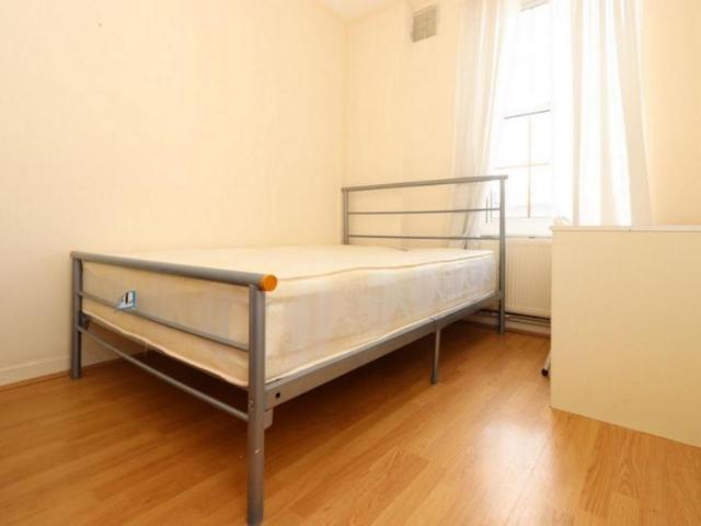 4 Bedroom Shared Living/roommate London London LS90559933