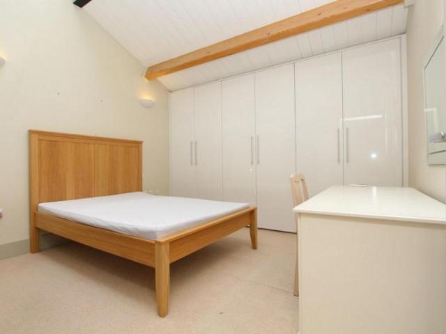 4 Bedroom Shared Living/roommate London London LS90559937