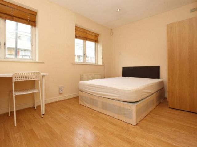 4 Bedroom Shared Living/roommate London London LS90560042