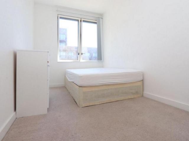 4 Bedroom Shared Living/roommate London London LS90560072