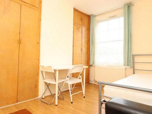 4 Bedroom Shared Living/roommate London London LS90560032