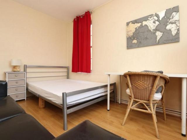 4 Bedroom Shared Living/roommate London London LS90560034