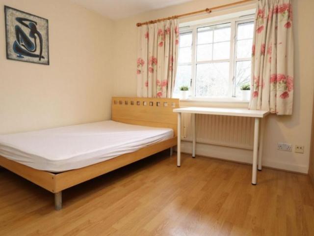 4 Bedroom Shared Living/roommate London London LS90560160