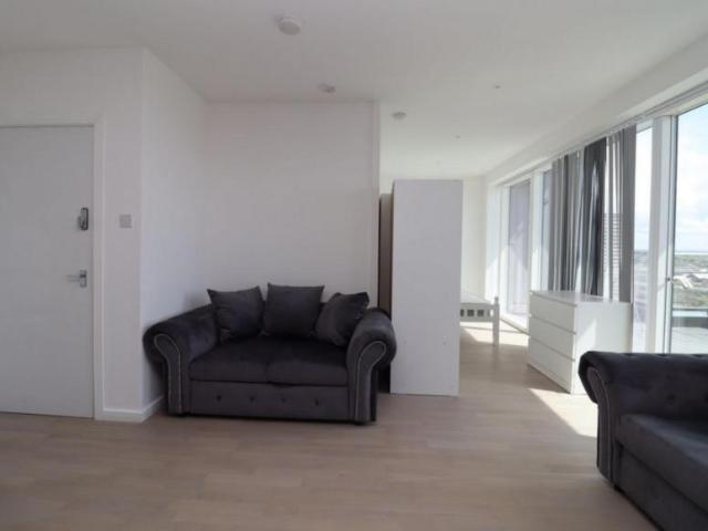 4 Bedroom Shared Living/roommate London London LS90560161