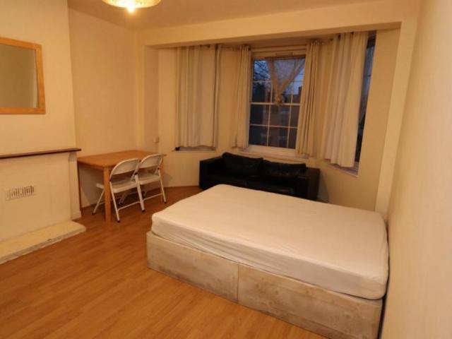4 Bedroom Shared Living/roommate London London LS90560106