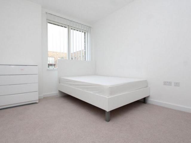 4 Bedroom Shared Living/roommate London London LS90560272