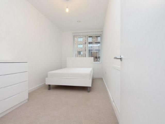 4 Bedroom Shared Living/roommate London London LS90560289