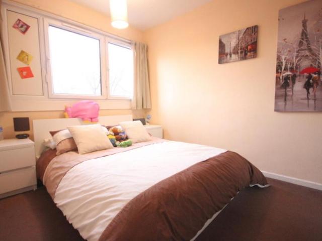 4 Bedroom Shared Living/roommate London London LS90560383