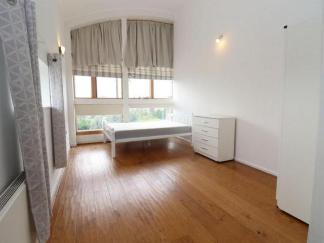 4 Bedroom Shared Living/roommate London London LS90560320