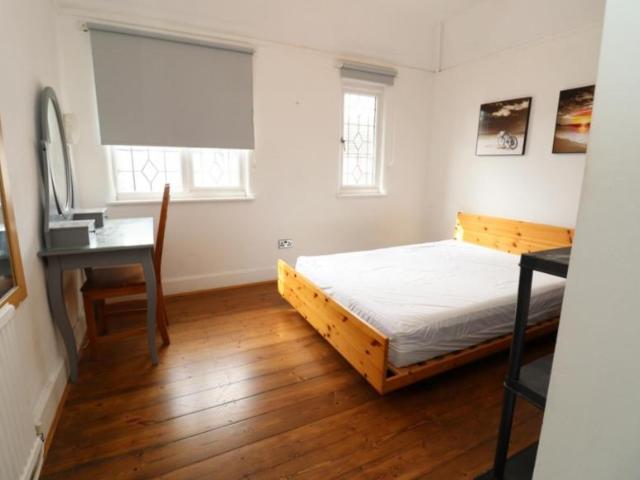 4 Bedroom Shared Living/roommate London London LS90560568
