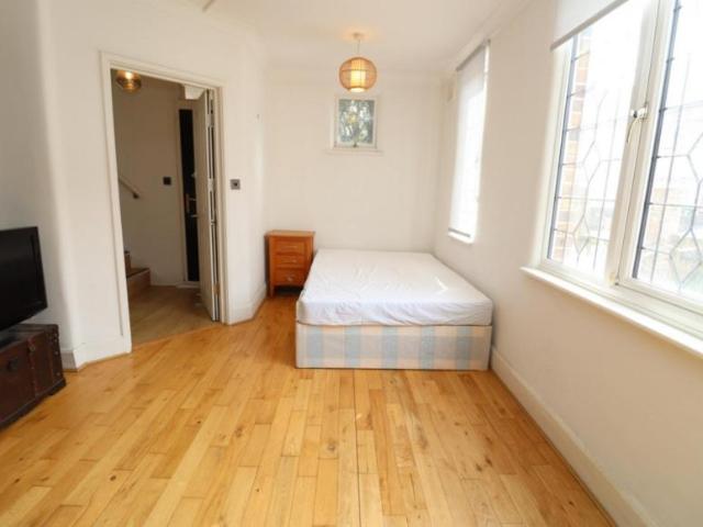 4 Bedroom Shared Living/roommate London London LS90560569