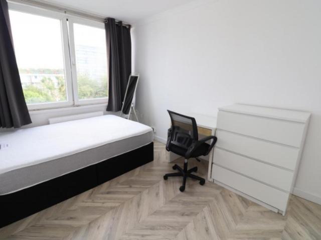 4 Bedroom Shared Living/roommate London London LS90561235